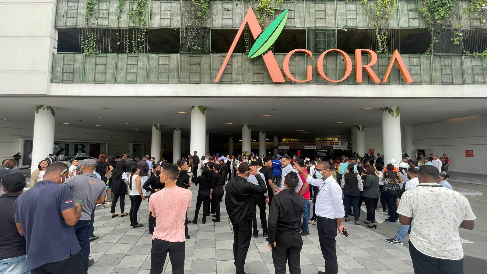 Al menos cinco personas se han lanzado desde Ágora Mall en los últimos ...